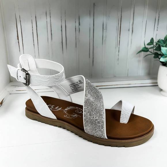 Very G | Shoes | New Very G Womens Collette Tooled Sandal In White ...
